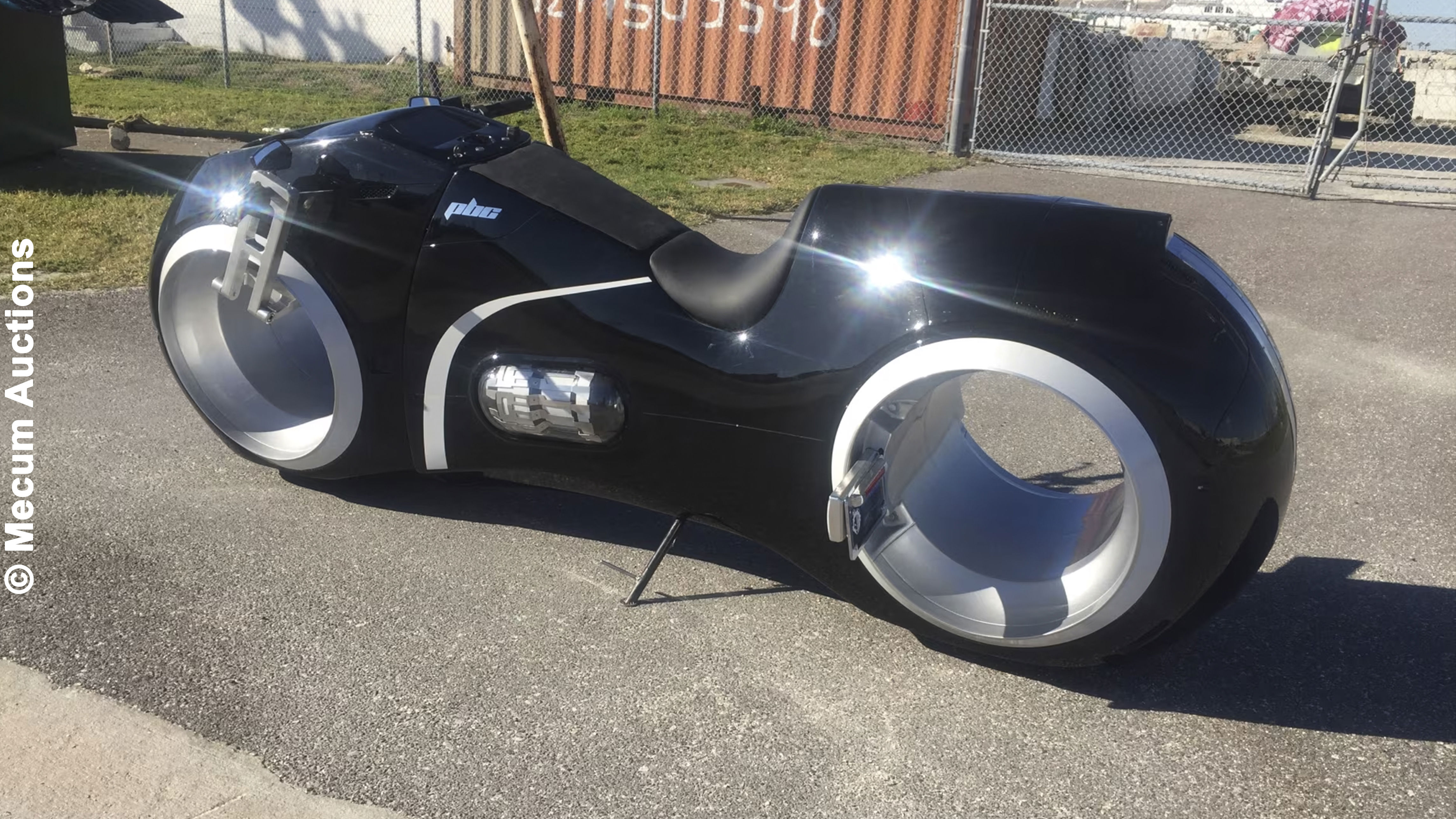 Man kann damit fahren! Tron-Motorrad wird verkauft