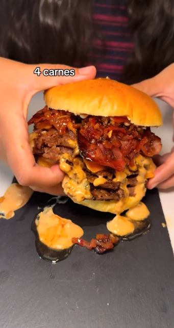 ¿Te atreves a probar la Súper Max Smash? Hamburguesa de 4 carnes en La ...