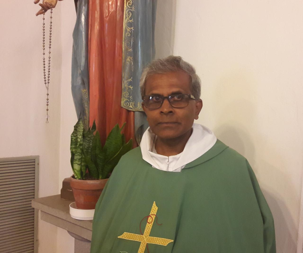 Una tombola per riparare la chiesa. Danni al portone spaccato dai ladri