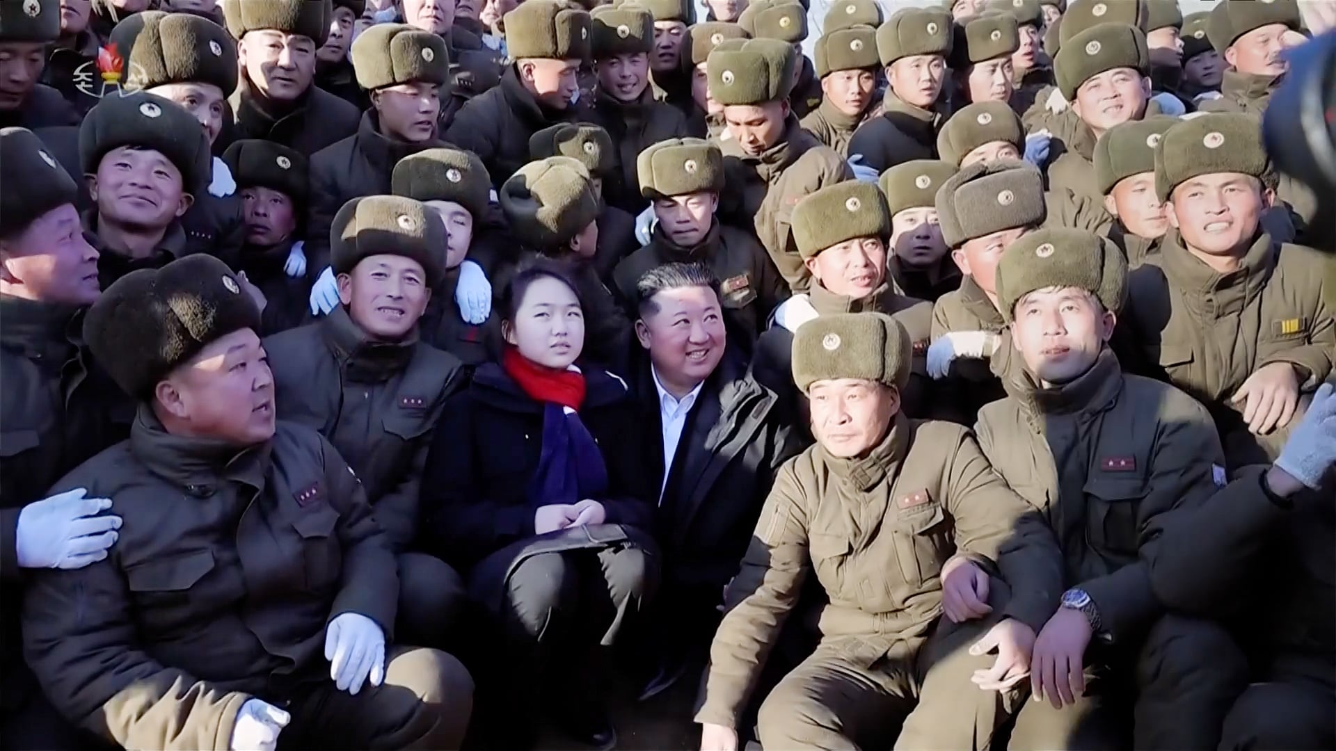 Kim Jong-un, Ju-ae labor at Russian memorial hall