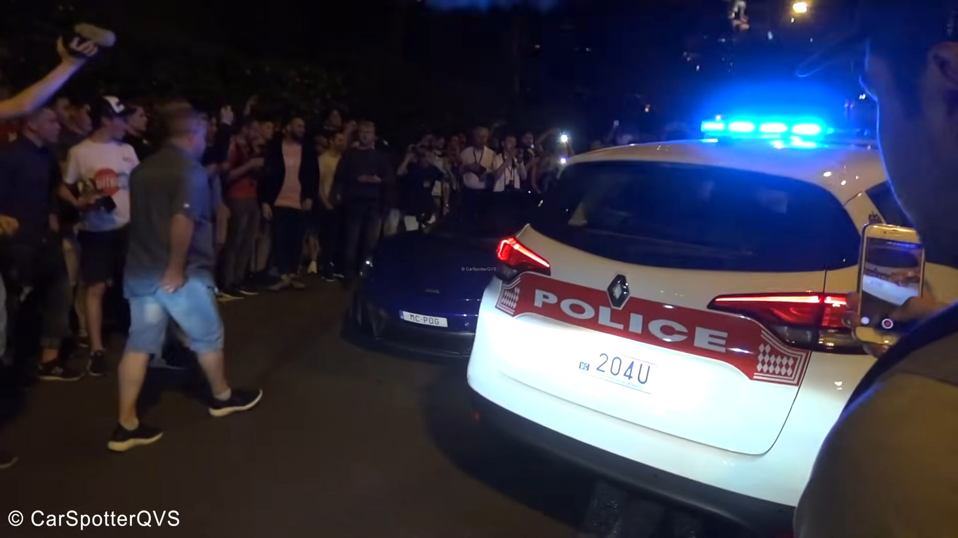 Crazy fans surround cars until police step in