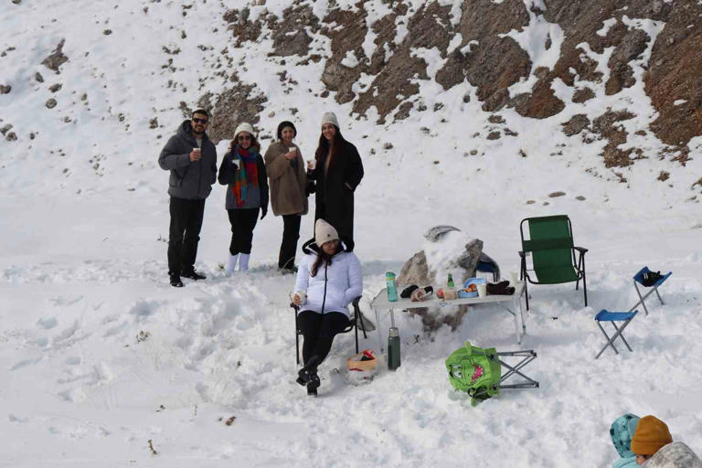 Denizli Nikfer Kayak Merkezi’nde yoğunluk erken başladı