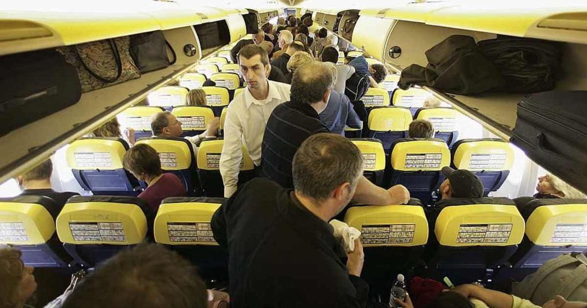 This airline passenger thought a $85 seat upgrade was worth it — then ...