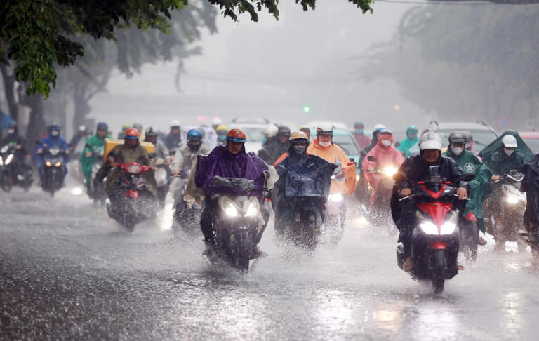 Persistent rain blankets Ho Chi Minh City in rare January phenomenon