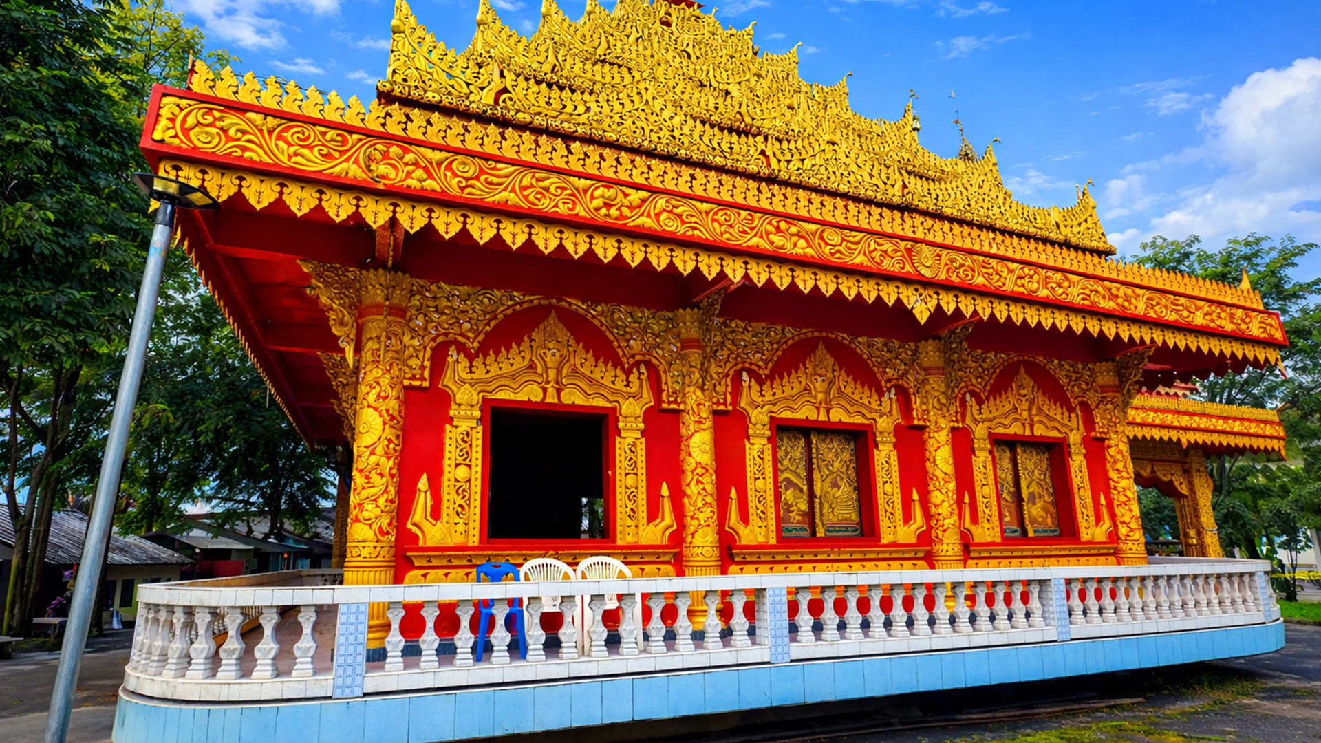 Staying near a temple in Chiang Rai