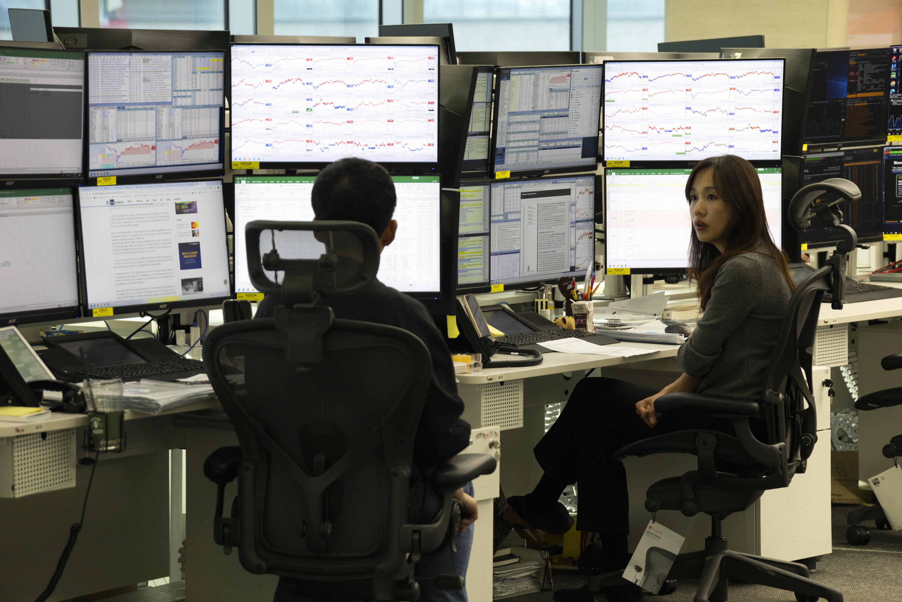 Borsa: l'Asia chiude tonica e aggiorna i massimi, lente sull'IA