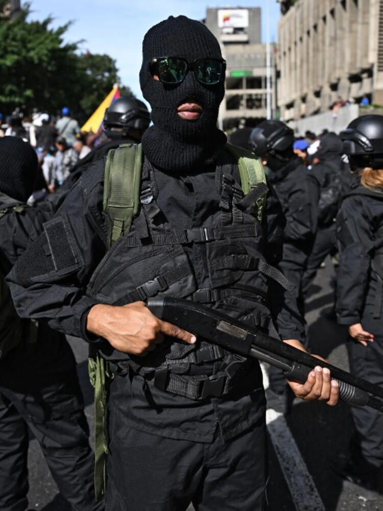 Caracas nel caos. Spari vicino al palazzo della presidenza