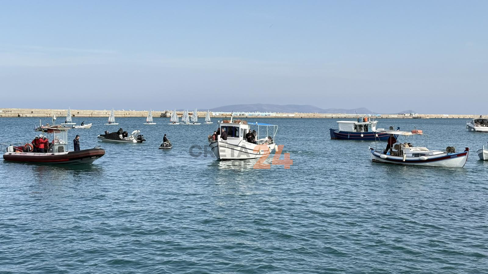 Αγιασμός των Υδάτων στο Ηράκλειο: Έπιασαν αλλά... έσπασαν τον Τίμιο ...