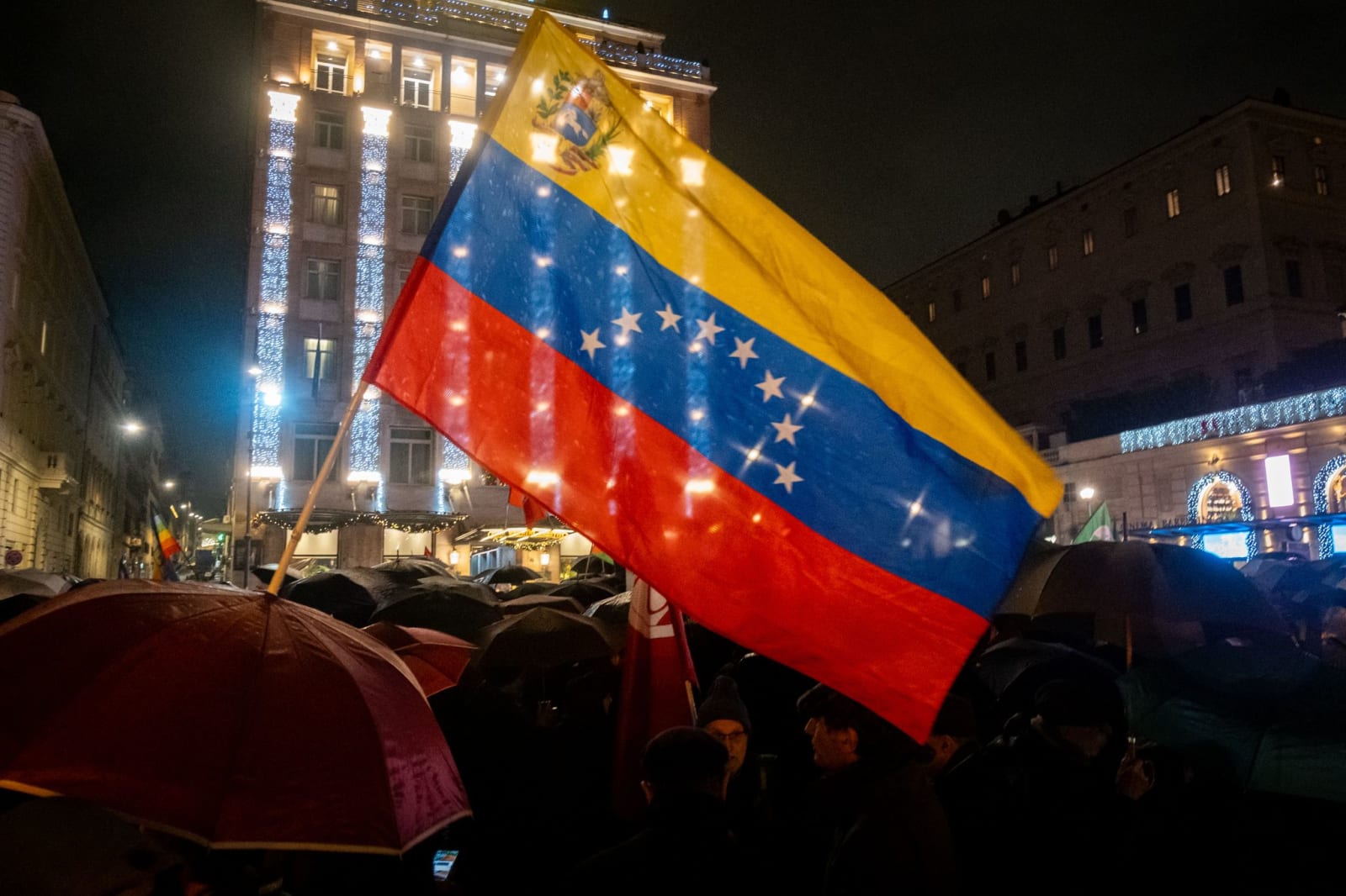 US Senate minority leader calls plan to run Venezuela 'unsatisfying'