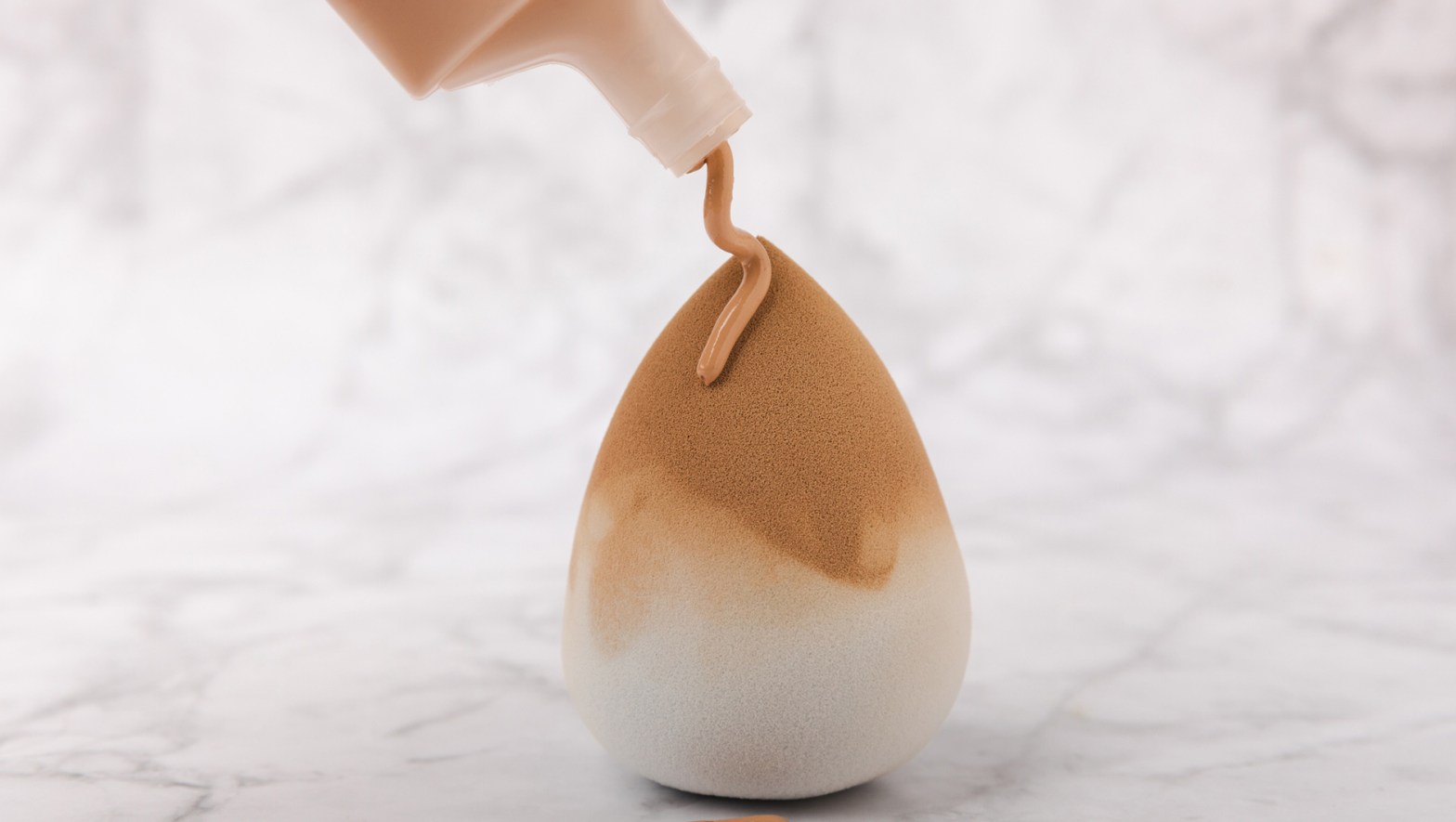 Make-up-Bestseller bei Rossmann und dm: Wie gut ist die Wunder-Foundation?