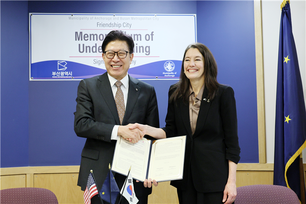 '북극항로 시대' 이끄는 부산시...美 앵커리지시와 협력 체계 구축