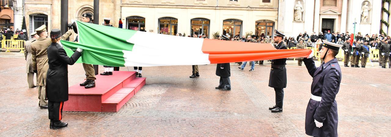 La festa del Tricolore. Cerimonia in piazza poi il clou al Valli con la ...