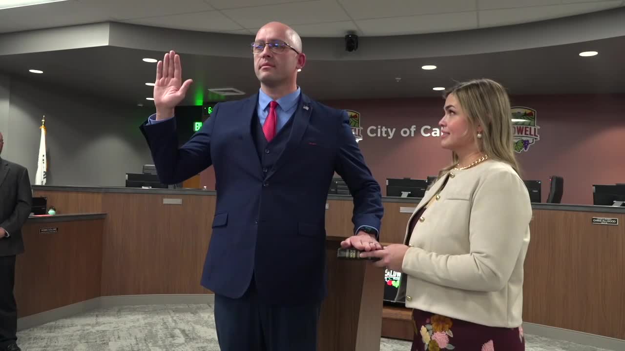Eric Phillips sworn in as New Caldwell mayor