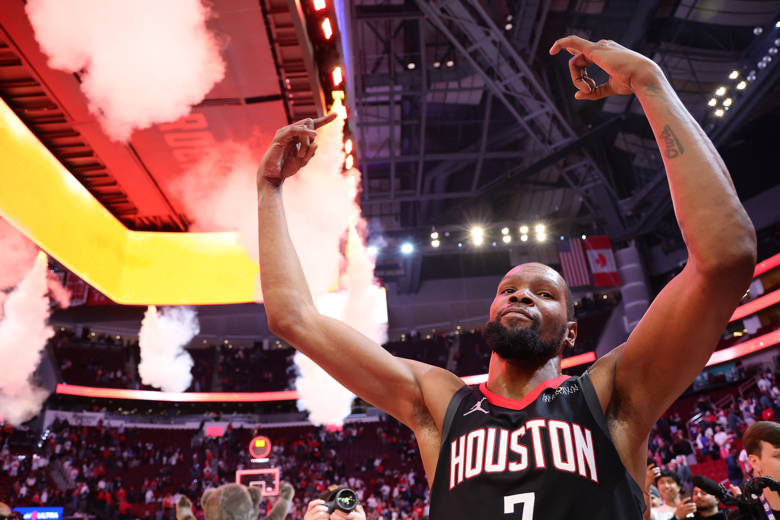 NBA: Kevin Durant pushes Rockets past former team Suns