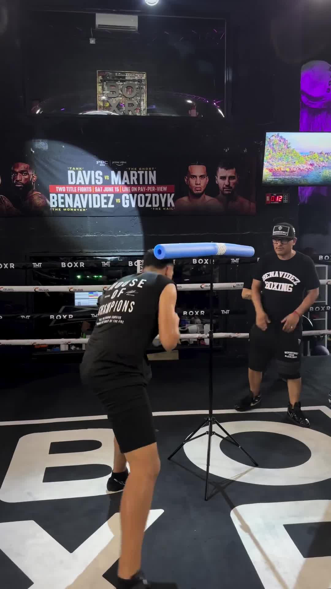 David Benavidez working on his craft, working on head movement👀