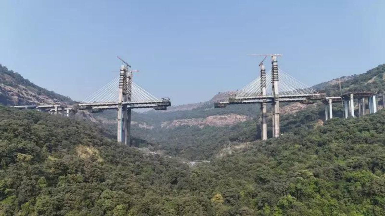 Pune-Mumbai expressway's missing link to open on May 1, cutting travel ...