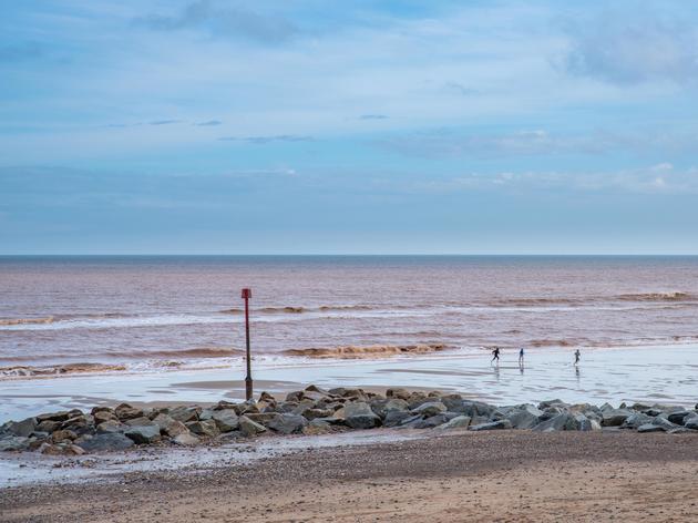 Todes-Drama an der Nordsee: Welle reißt Mutter und Tochter ins eiskalte ...