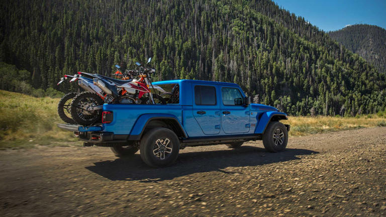 Jeep Gladiator towing capacity comparison for 2026