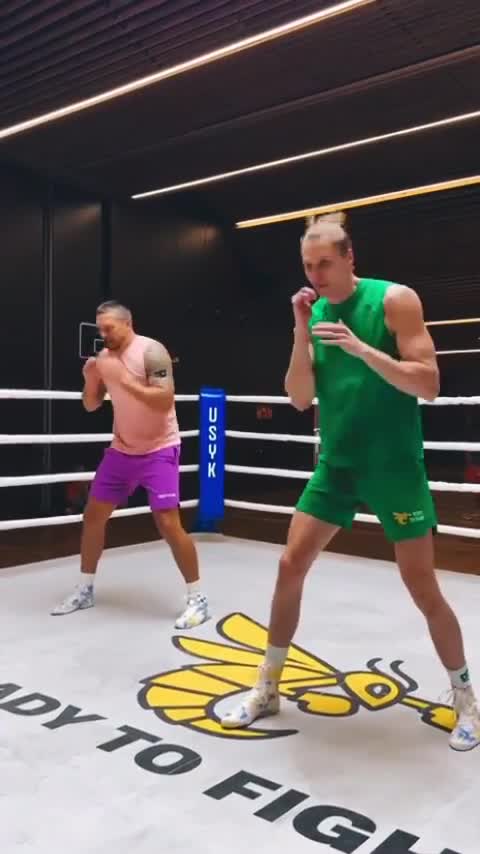 Oleksandr Usyk working on head movement ahead of Tyson Fury fight👀