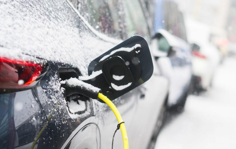 How much does cold weather affect the range of electric cars?
