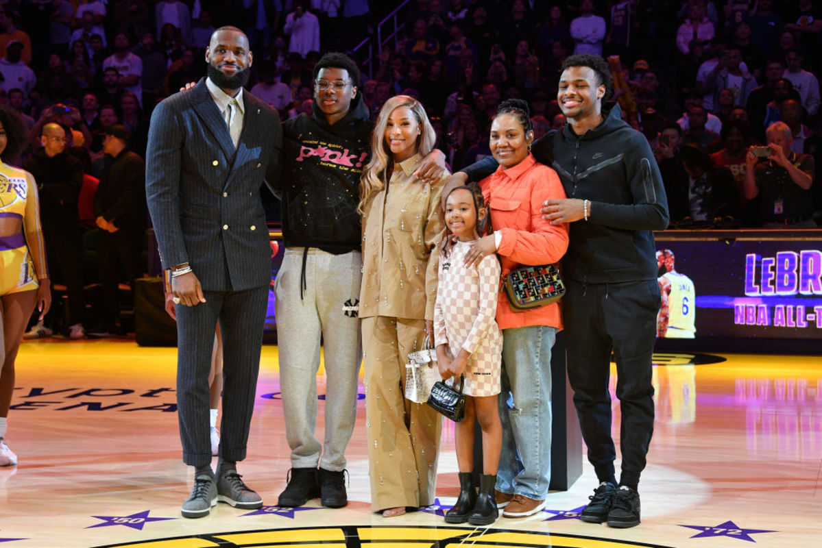 NBA star LeBron James' gesture for his mom catches attention