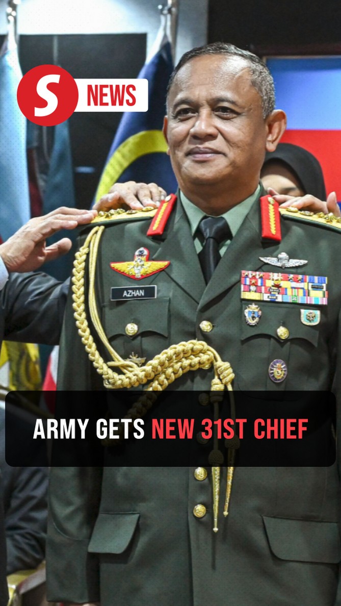 Jen Azhan formally made 31st army chief in rank insignia ceremony