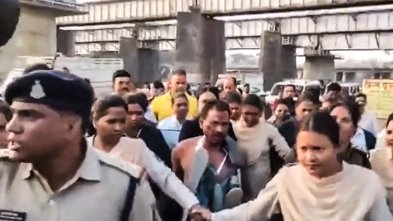 Vardi faadna paap hai: Man who molested woman cop paraded by ...