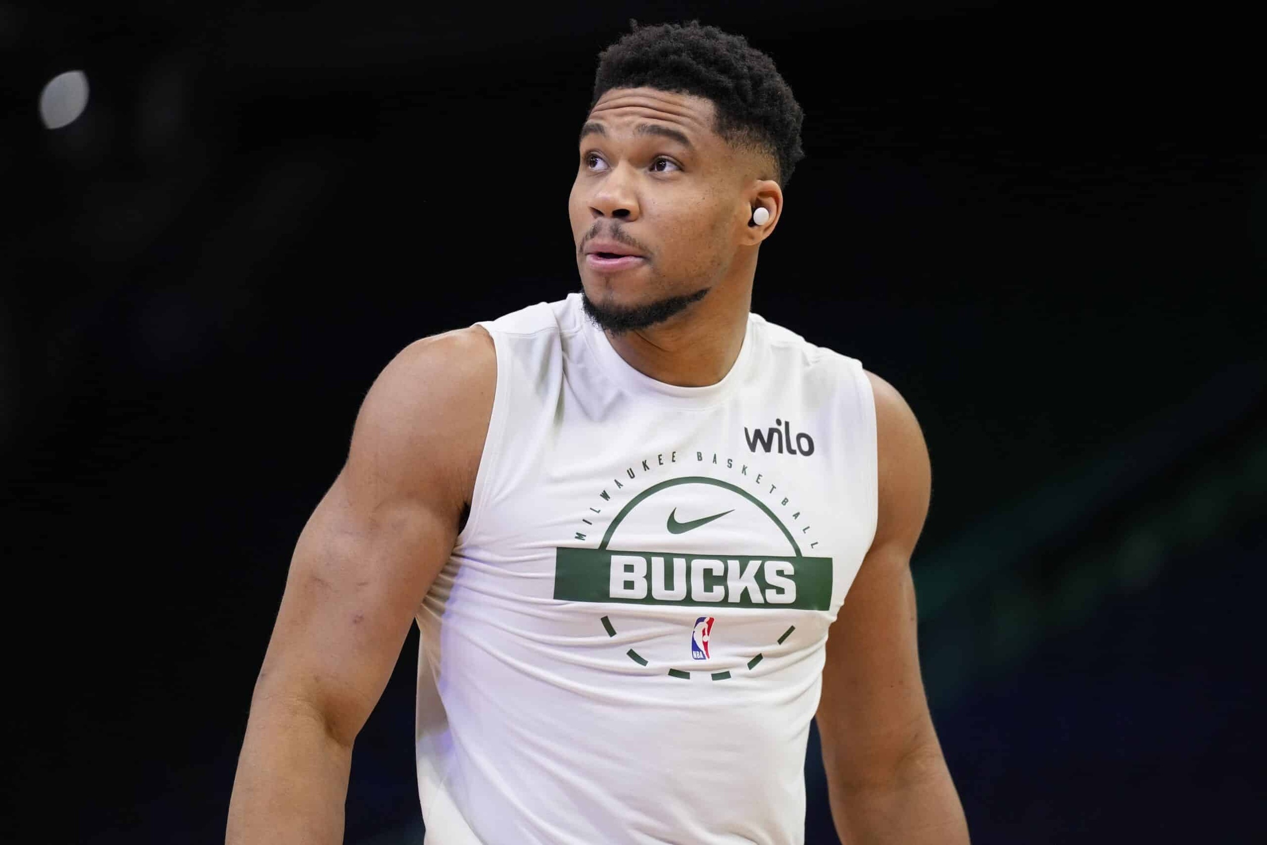 Bucks can target veteran with almost 15,000 points ahead of NBA trade ...