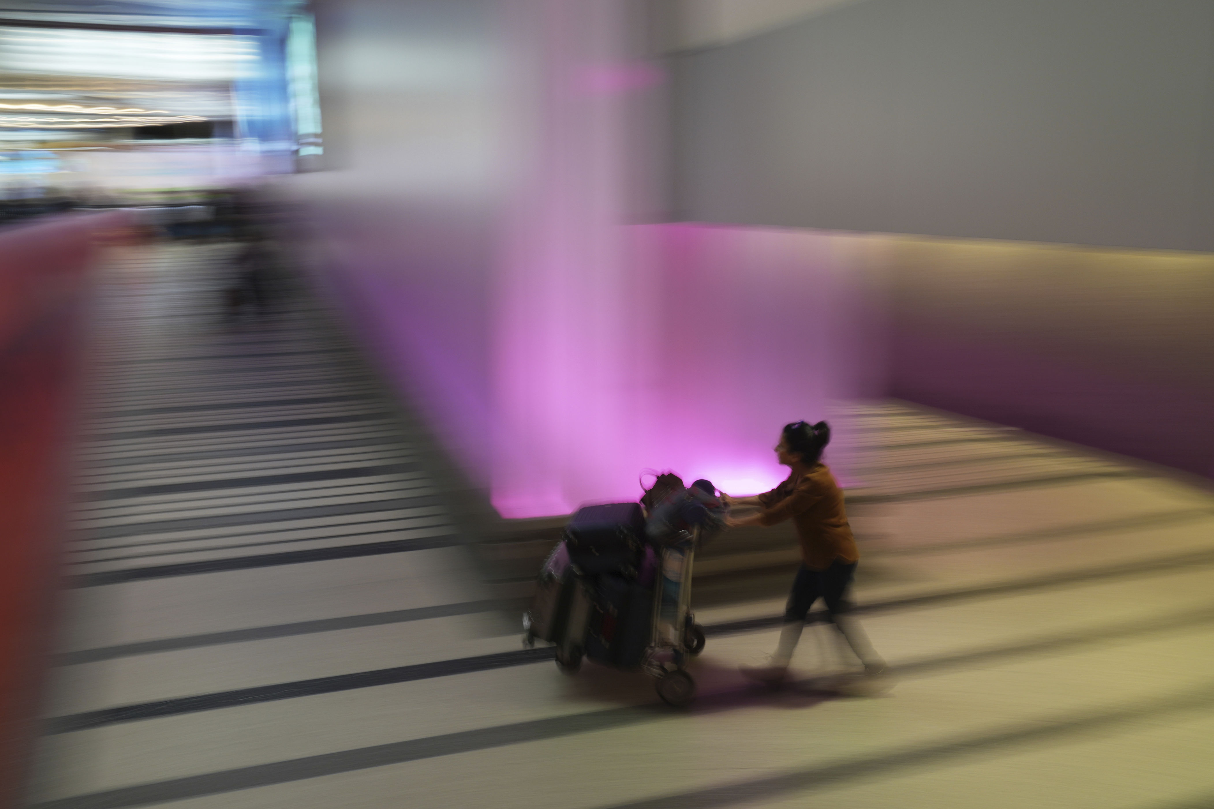 US mandates more foreign travelers to pay $15,000 visa bond deposits