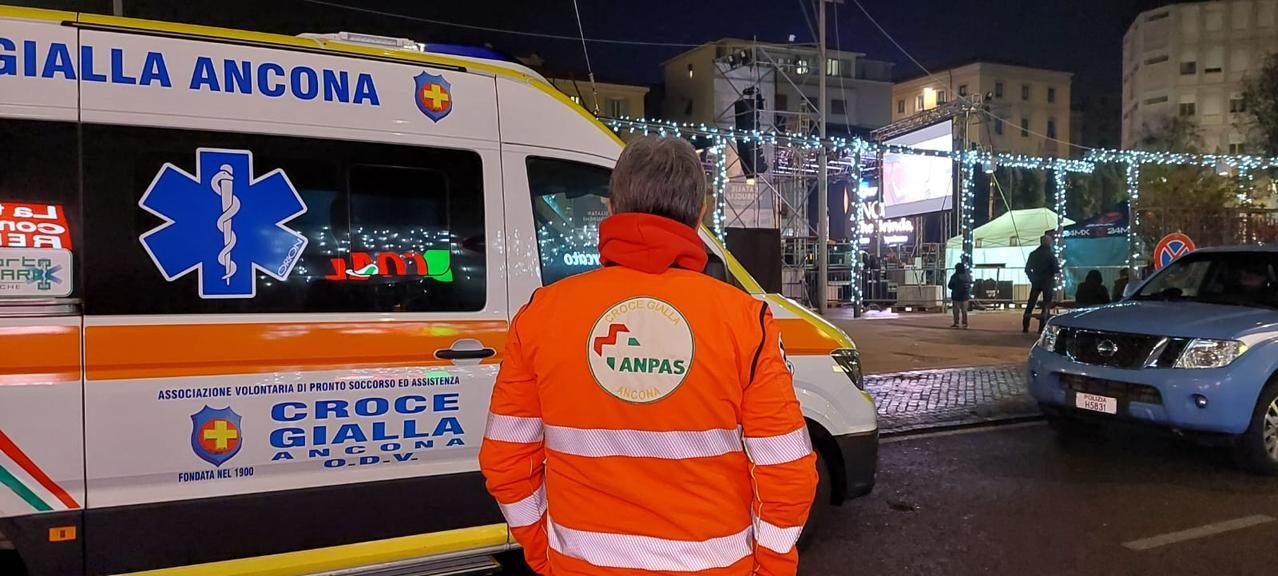 Morto a 25 anni in casa con amici: ci sarà l’autopsia