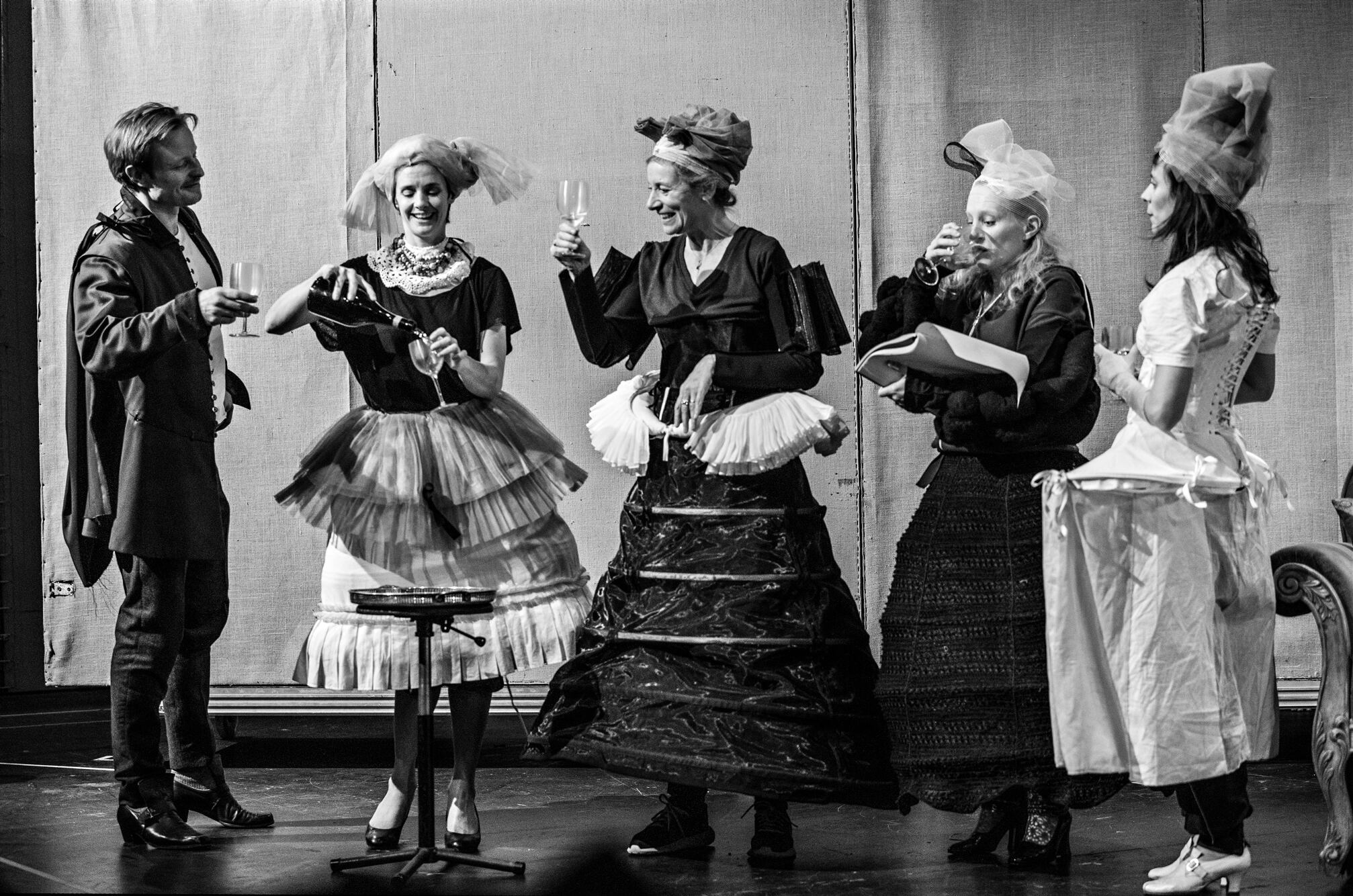 Théâtre et danse : les spectacles à voir et à réserver en ce moment à ...