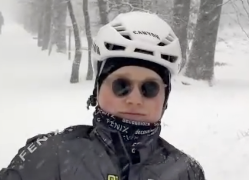 Puck Pieterse daagt Koning Winter uit: 'Ga van die tacx af' en duikt de ...