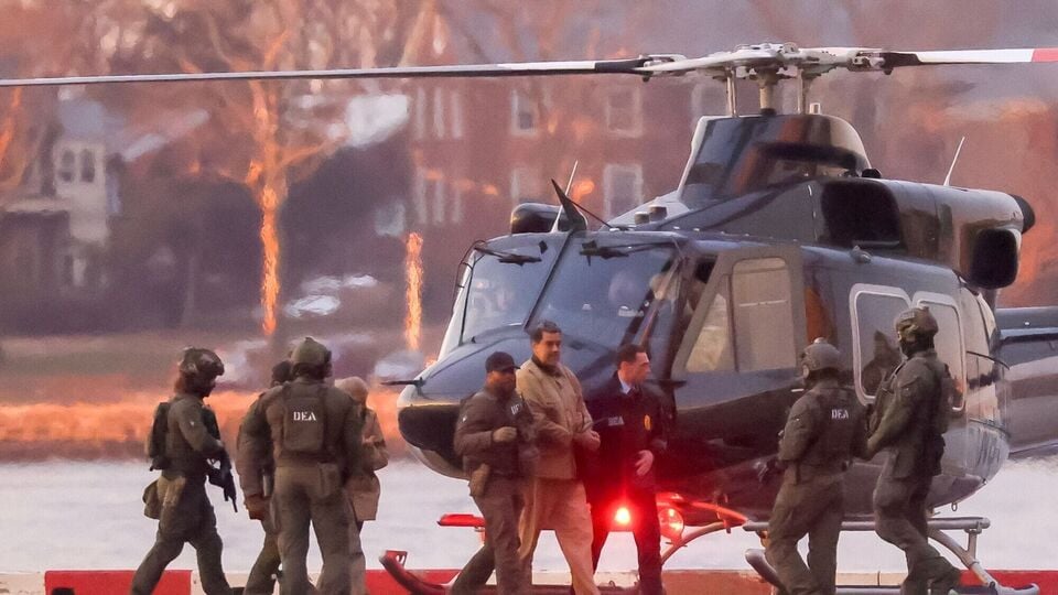 Chevron stock price jumps 5% on US-Venezuela conflict. Experts see more ...