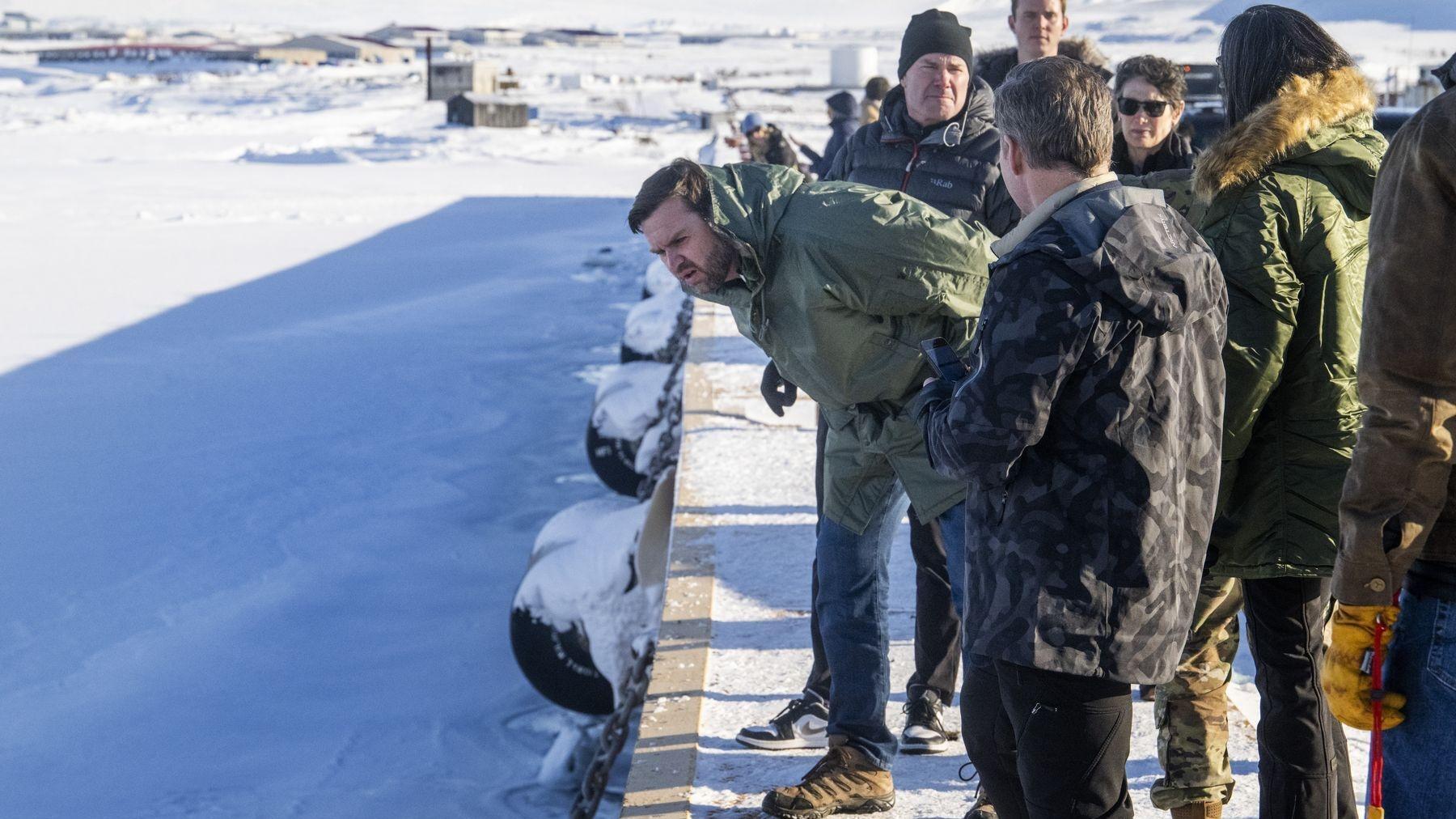Grønland: Starmer sier at kun landet selv skal bestemme sin framtid mot ...