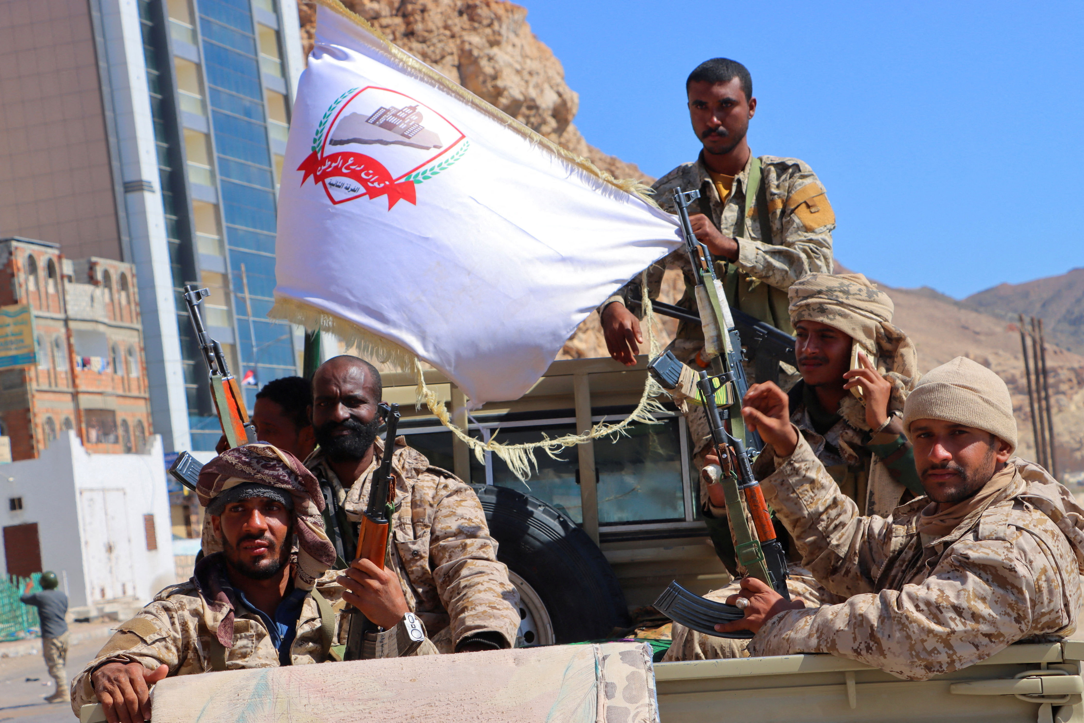 Financial struggles burden Yemen’s army as soldiers wait for wages