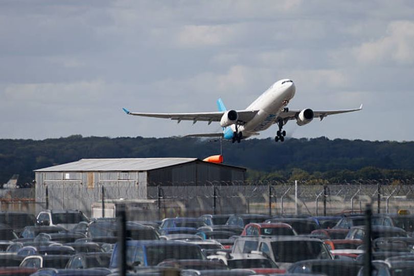 Drivers face 'rip off' and 'disgraceful' £10 drop off rule at major UK ...