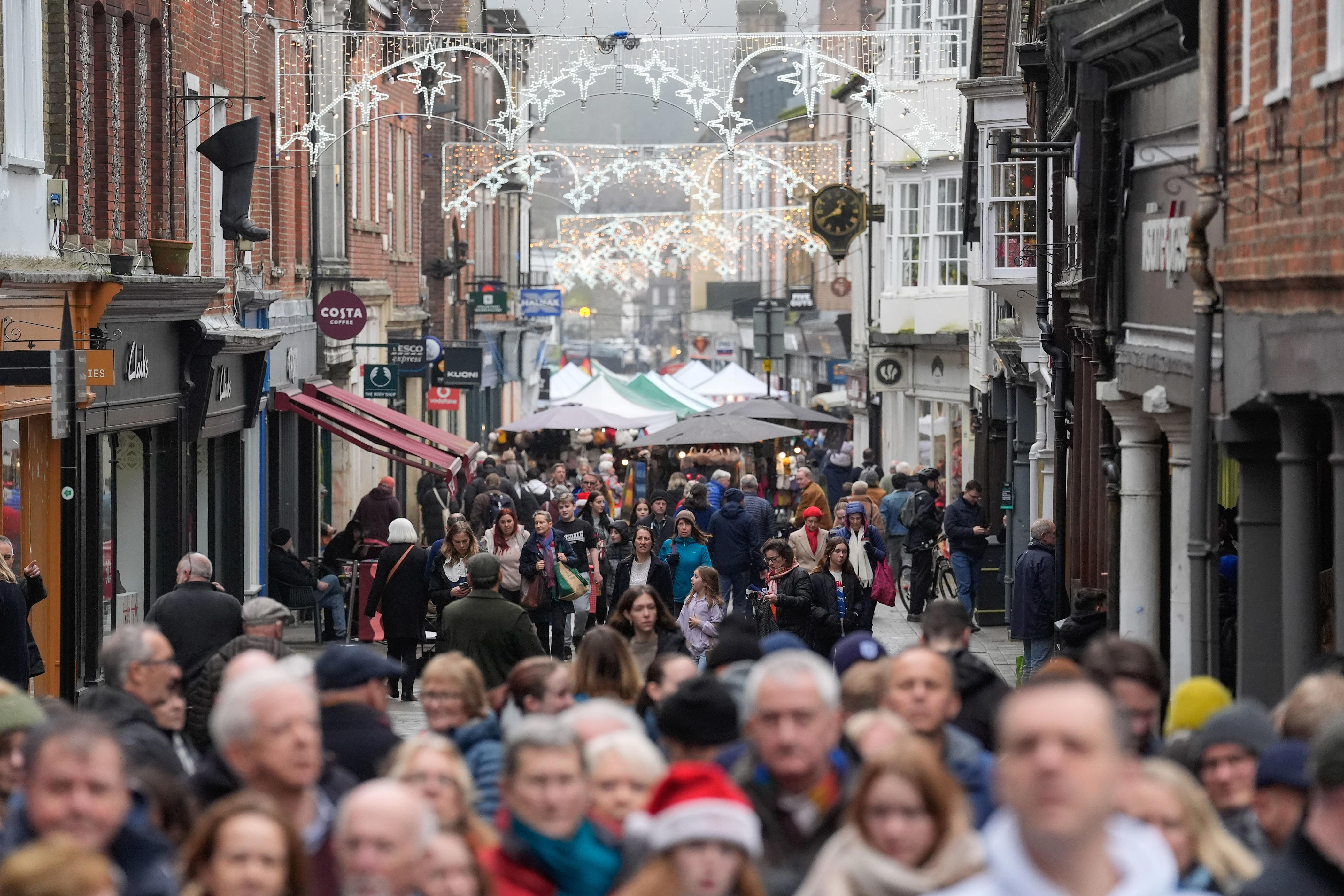 Two UK chains go into administration putting thousands of jobs at risk