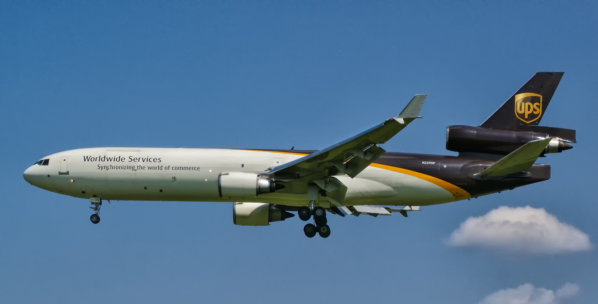 FAA grounds MD-11s, expands pylon checks across DC-10 family