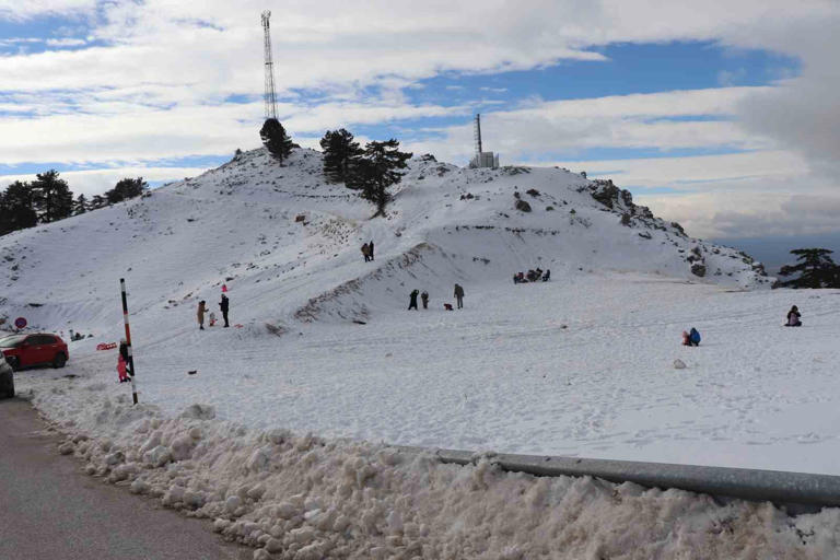 Denizli Nikfer Kayak Merkezi’nde yoğunluk erken başladı