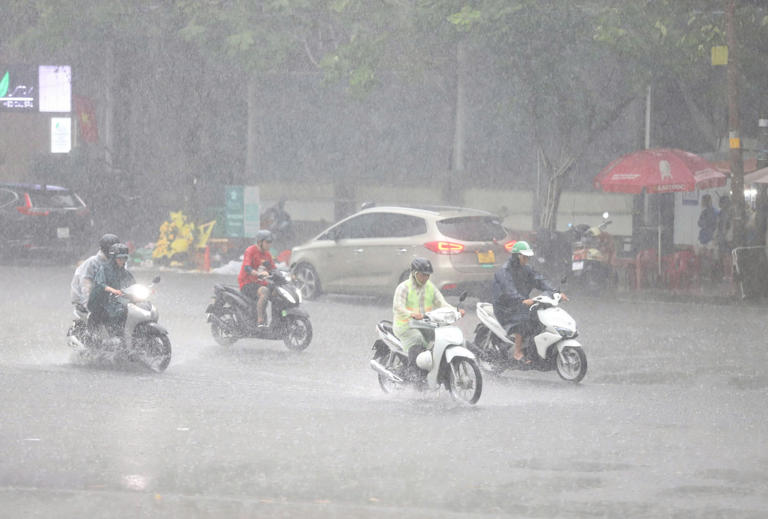 Persistent rain blankets Ho Chi Minh City in rare January phenomenon