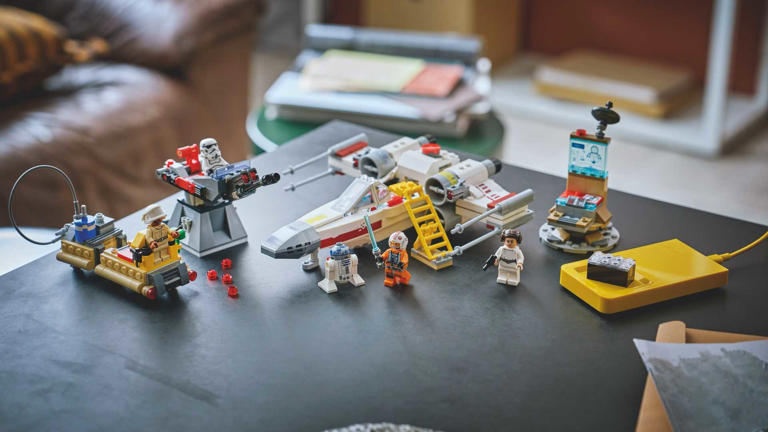 LEGO & Star Wars debut the all-new smart brick (& it’s already causing ...