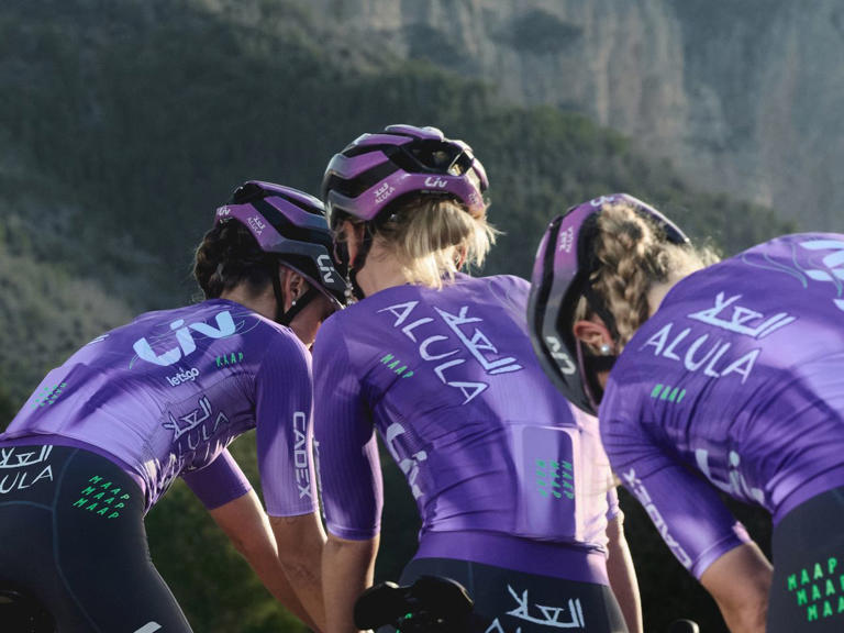 All the pro cycling kits for 2026: Jayco AlUla and Liv AlUla Jayco stay ...