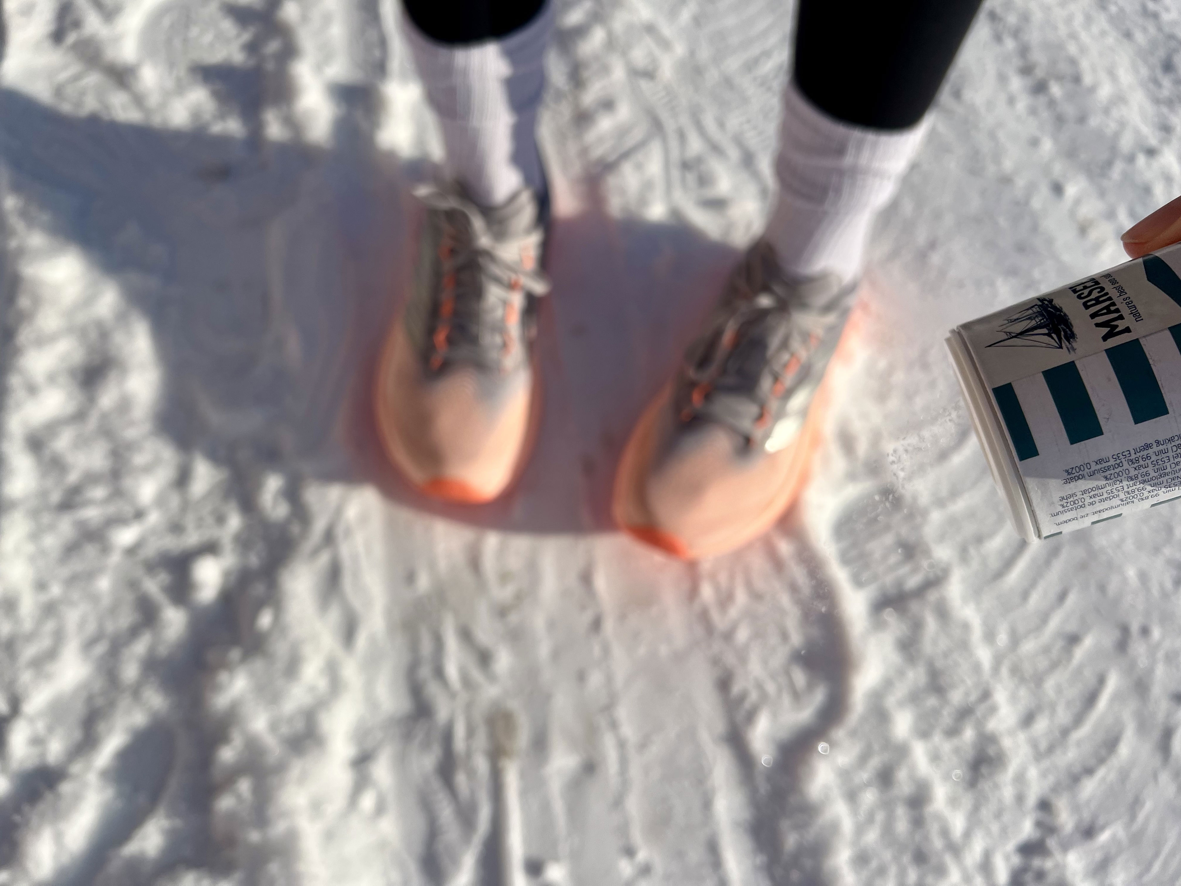 Wat doet strooizout met je hardloopschoenen? (En hoe erg is dat?)