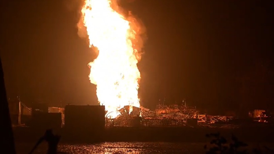 Day after gas leak, fire still rages at Andhra ONGC oil well, expert ...