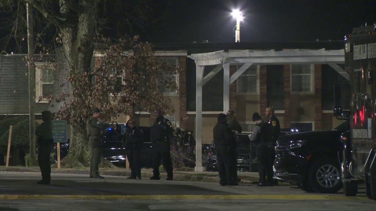 Scene clears at Decatur area apartment complex, no information released