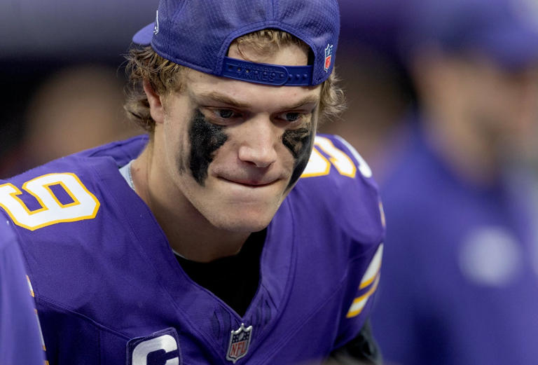 Souhan: Vikings’ offseason moves need to start with QB, DC