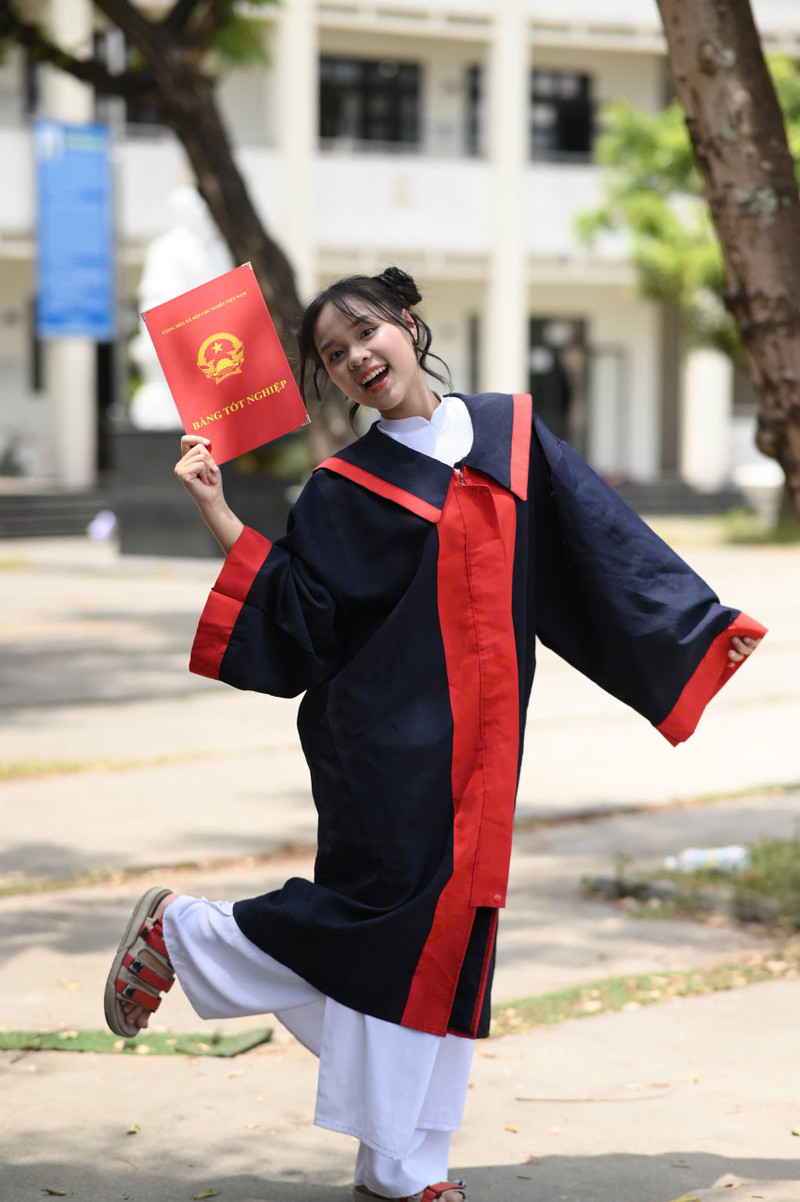 Gần 40 thủ khoa mồ côi