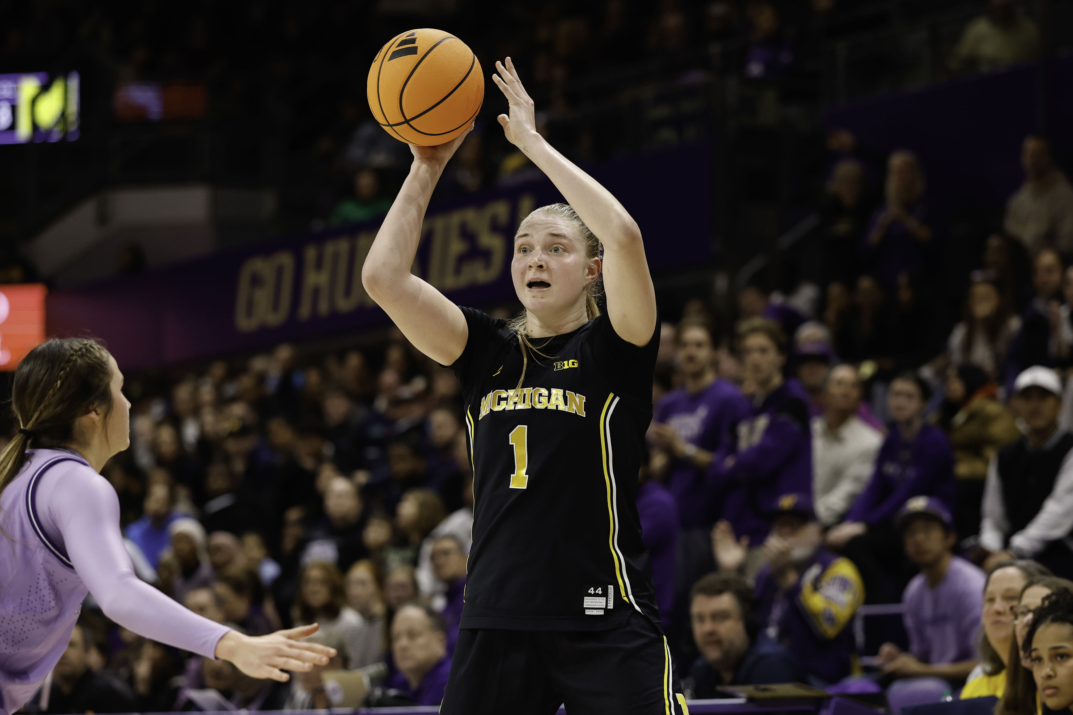 No. 9 Michigan comes back to defeat Minnesota, 70-60