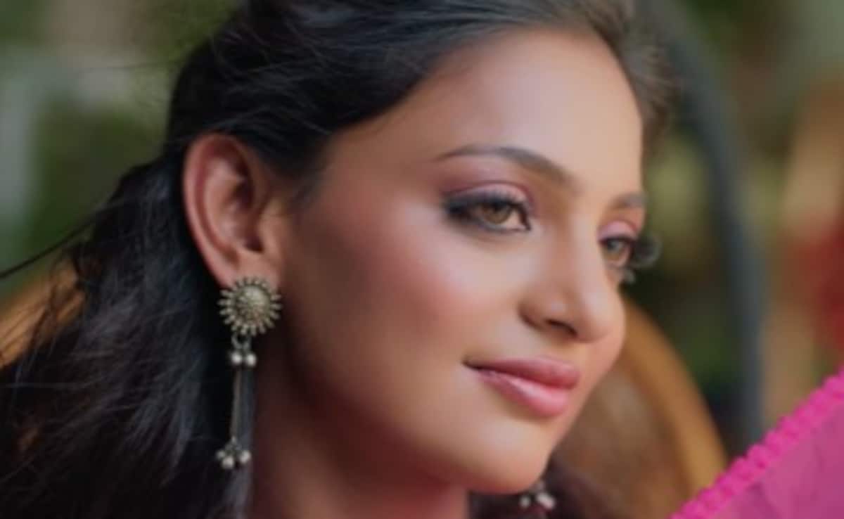 Monalisa बन गई एक्ट्रेस! आ गया नए गाने का टीजर, लोग बोले- ऐसे ...