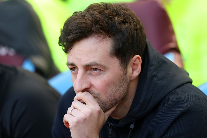 Championship club sack ex-Premier League manager over record-breaking ...